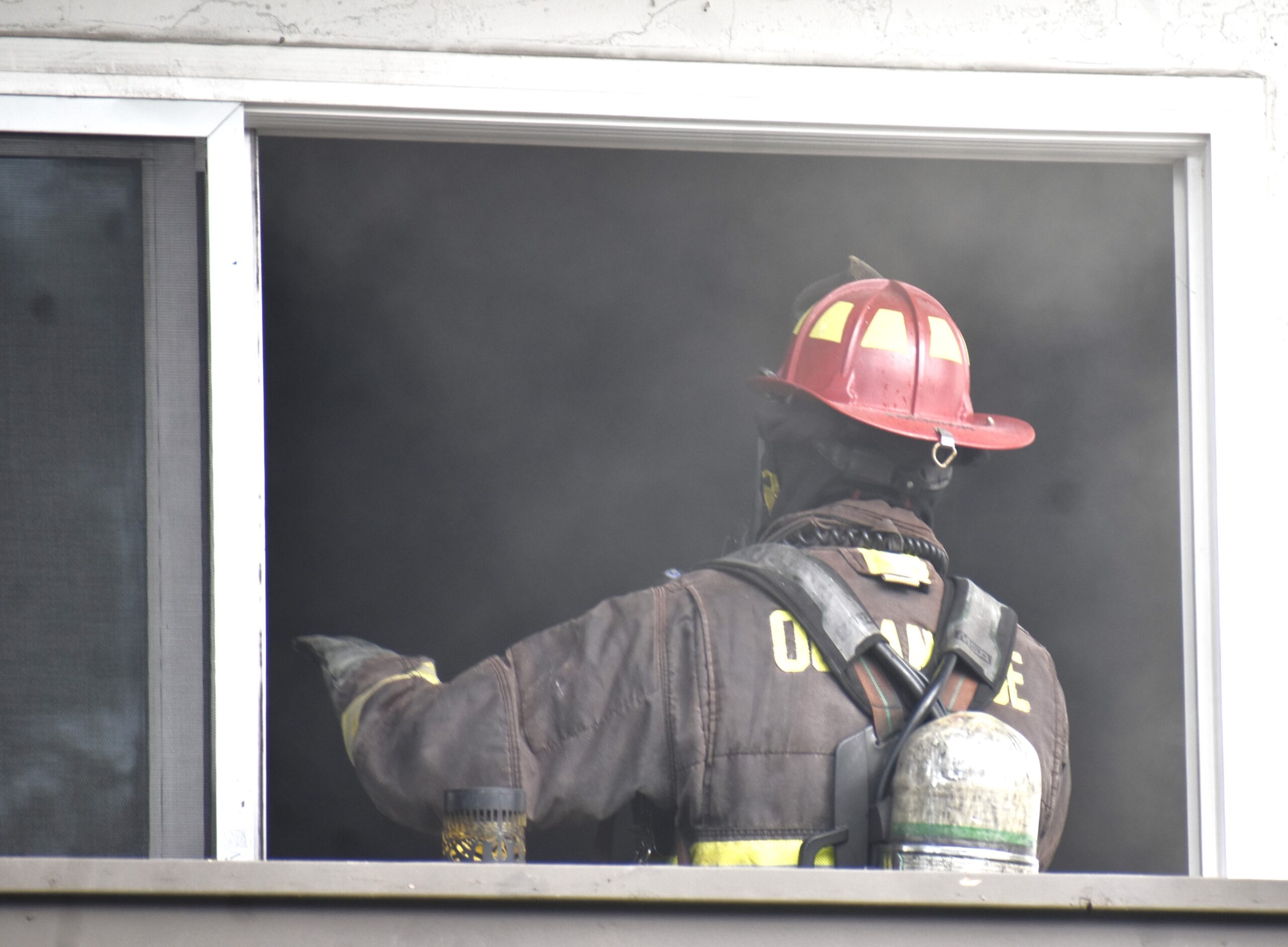 Firefighters contain kitchen fire at Oceanside apartment